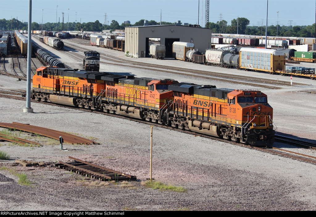 BNSF 8138, BNSF 4142, & BNSF 6888